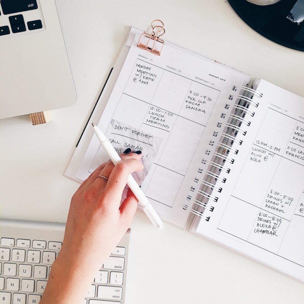 3 Tips to Choose a Paper Planner that's Perfect for You - Clementine ...
